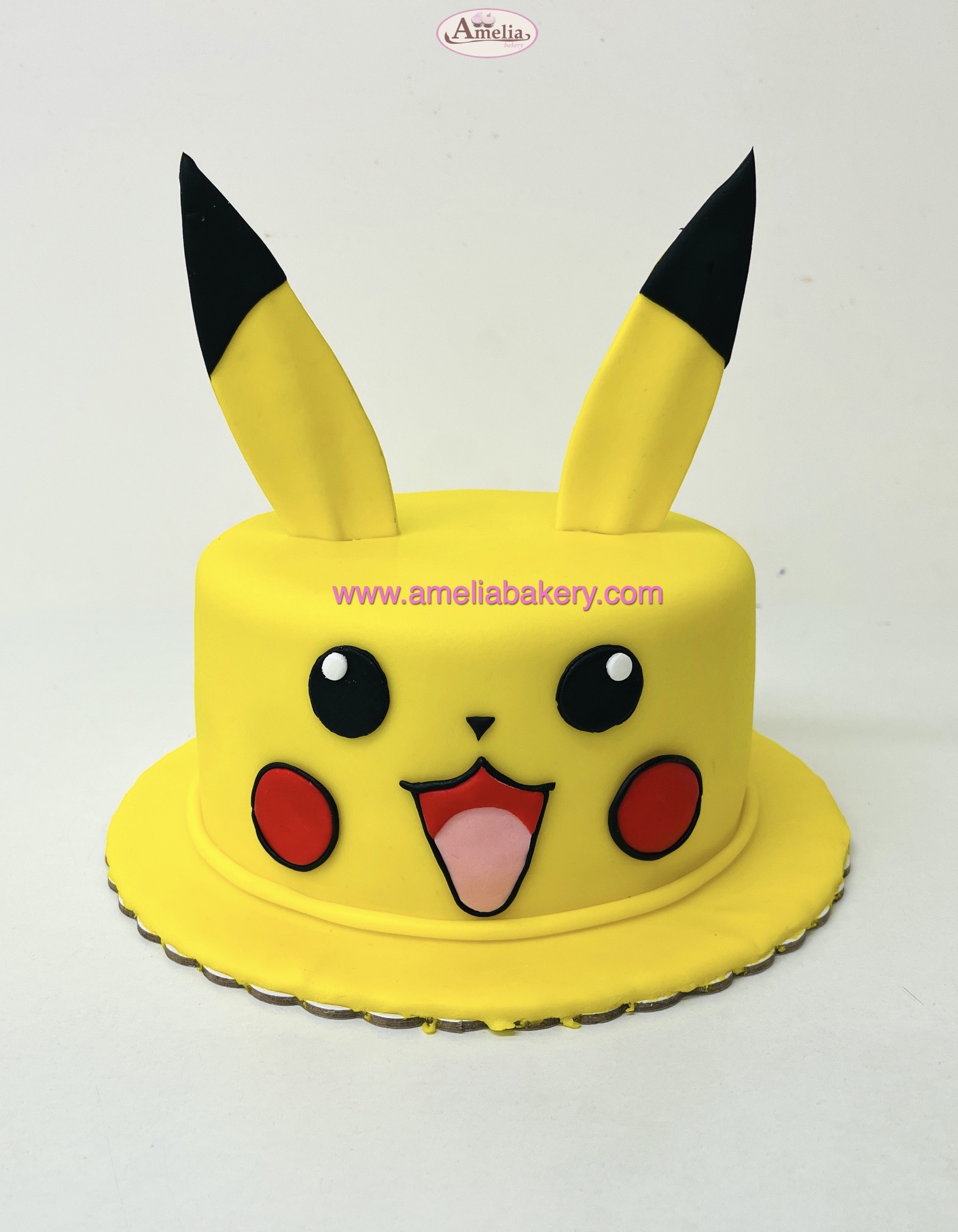Tarta Fondant Pokemon cara de Pikachu - Amelia Bakery