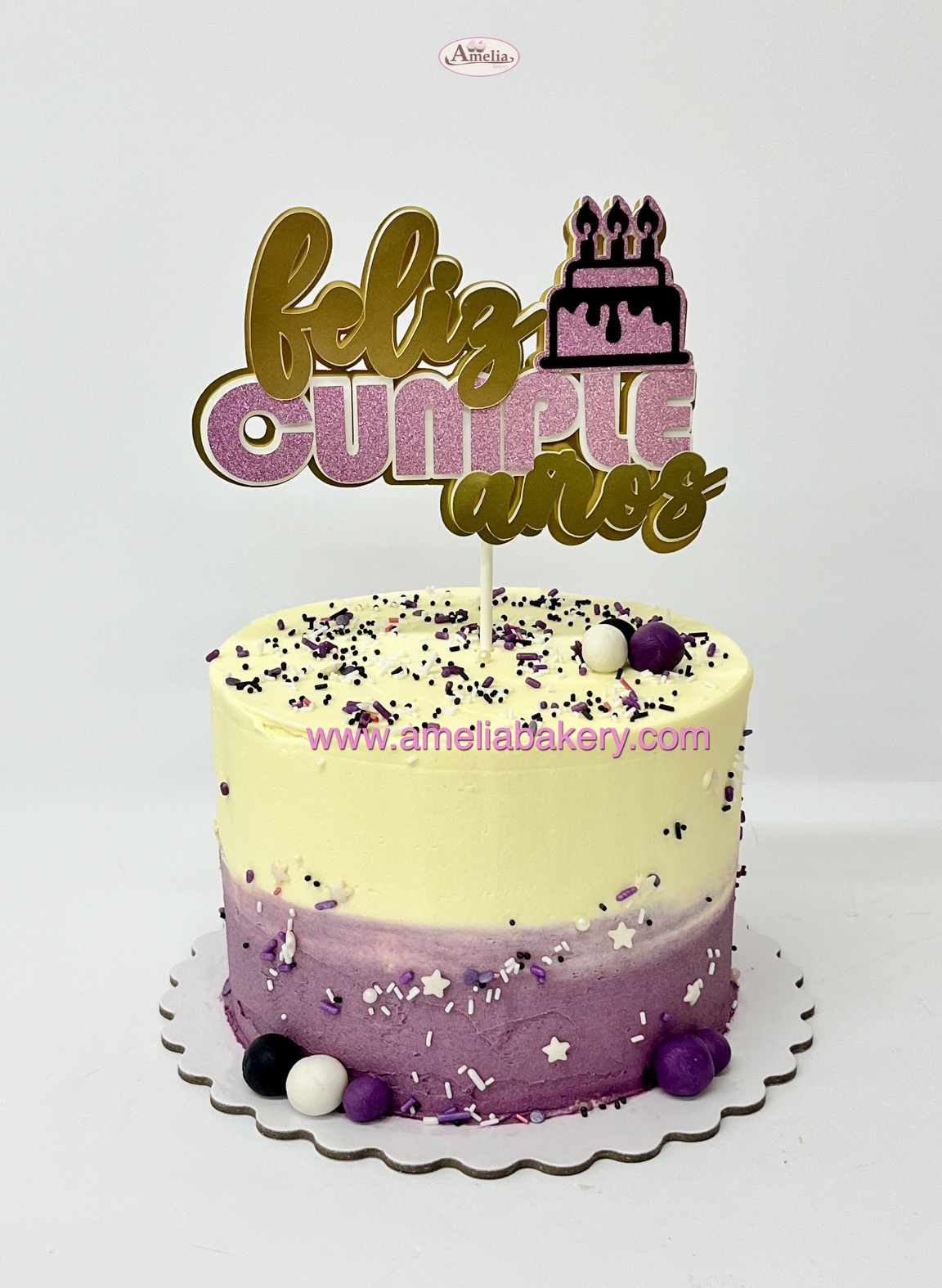 Pastel Blanco y Morado con Buttercream - Amelia Bakery