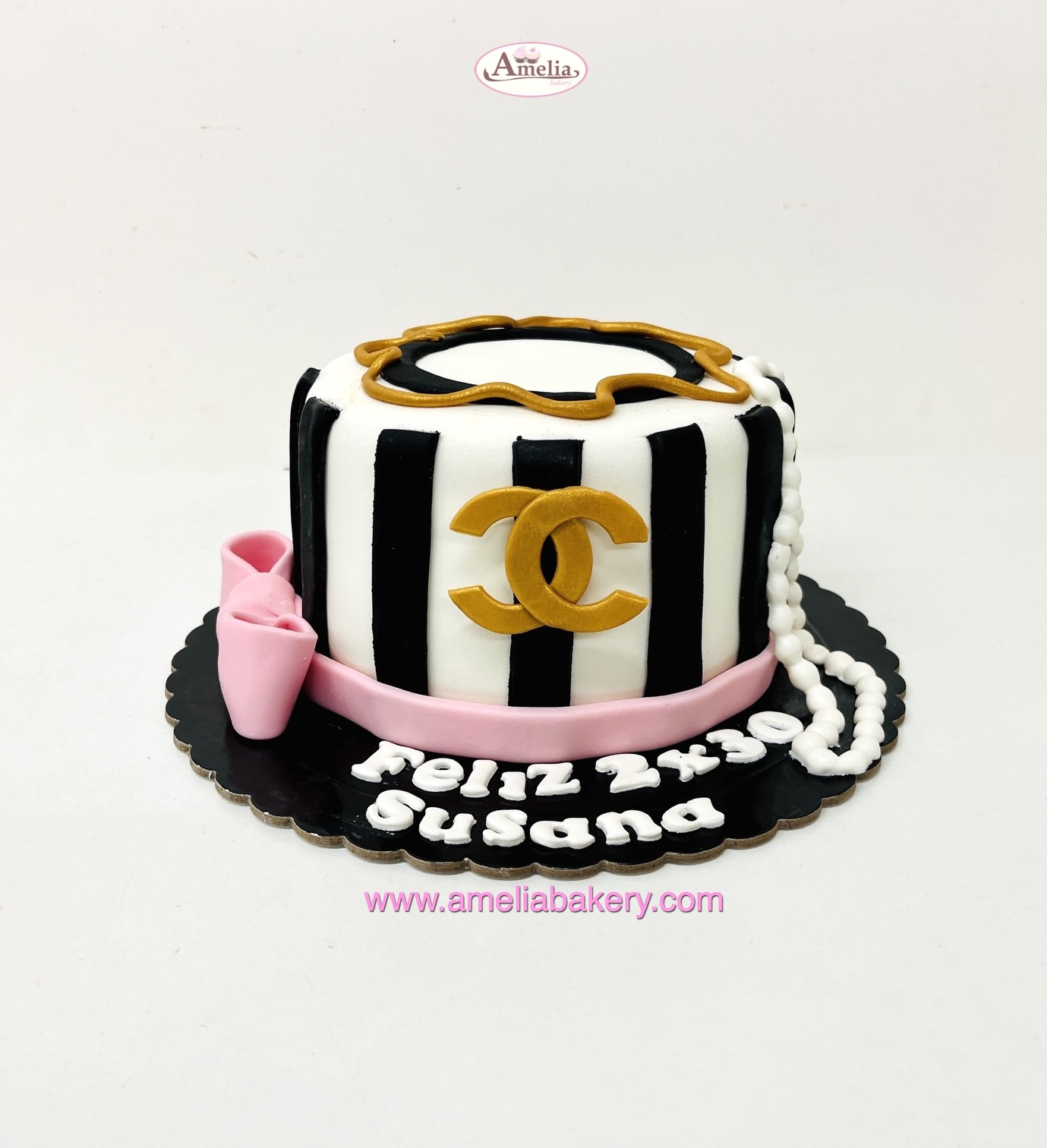 Tarta Fondant Channel Logo y Lazo - Amelia Bakery